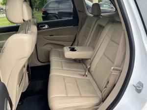 Balts Jeep Grand Cherokee 2015 Viļņa, ar dzinēja tilpumu 3.60 L un nobraukumu 198 tūkst. km par 14100 €, foto 30 vietnē AUTOMOTO.COM.LV
