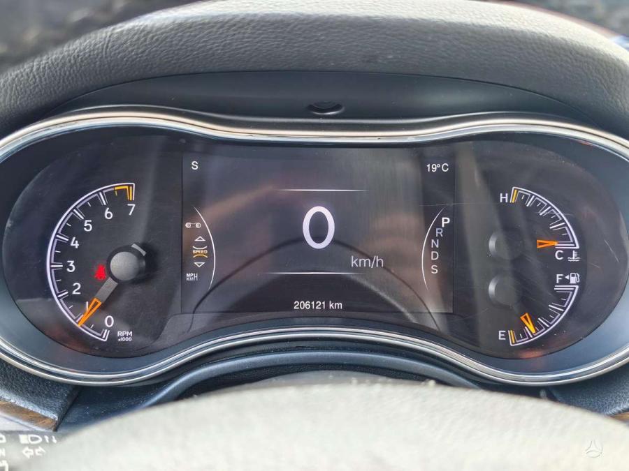 Balts Jeep Grand Cherokee 2015 Kauņa, ar dzinēja tilpumu 3.60 L un nobraukumu 206 tūkst. km par 12300 €, foto 23 vietnē AUTOMOTO.COM.LV