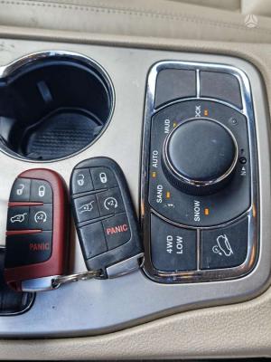 Balts Jeep Grand Cherokee 2015 Kauņa, ar dzinēja tilpumu 3.60 L un nobraukumu 206 tūkst. km par 12300 €, foto 24 vietnē AUTOMOTO.COM.LV