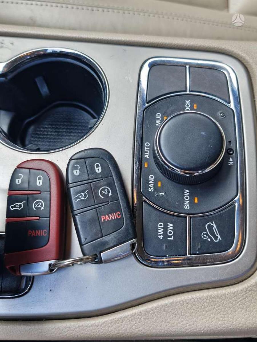 Balts Jeep Grand Cherokee 2015 Kauņa, ar dzinēja tilpumu 3.60 L un nobraukumu 206 tūkst. km par 12300 €, foto 24 vietnē AUTOMOTO.COM.LV