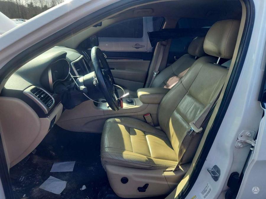 Balts Jeep Grand Cherokee 2015 Kauņa, ar dzinēja tilpumu 3.60 L un nobraukumu 206 tūkst. km par 12300 €, foto 31 vietnē AUTOMOTO.COM.LV