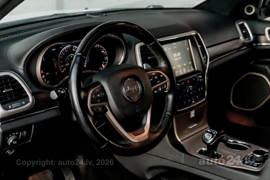 Balts Jeep Grand Cherokee 2015 Pērnava, ar dzinēja tilpumu 3.00 L un nobraukumu 223 tūkst. km par 16490 €, foto 14 vietnē AUTOMOTO.COM.LV