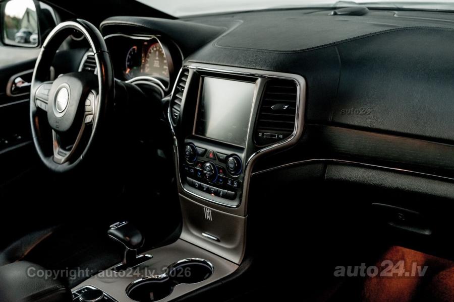 Balts Jeep Grand Cherokee 2015 Pērnava, ar dzinēja tilpumu 3.00 L un nobraukumu 223 tūkst. km par 16490 €, foto 15 vietnē AUTOMOTO.COM.LV