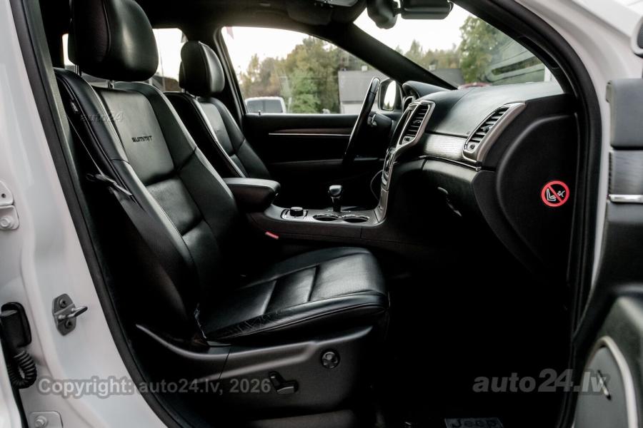 Balts Jeep Grand Cherokee 2015 Pērnava, ar dzinēja tilpumu 3.00 L un nobraukumu 223 tūkst. km par 16490 €, foto 16 vietnē AUTOMOTO.COM.LV