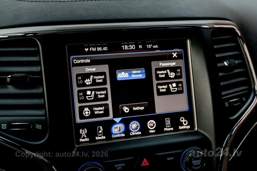 Balts Jeep Grand Cherokee 2015 Pērnava, ar dzinēja tilpumu 3.00 L un nobraukumu 223 tūkst. km par 16490 €, foto 20 vietnē AUTOMOTO.COM.LV