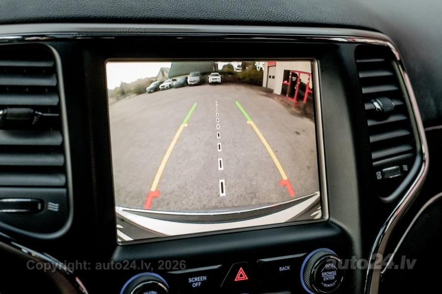 Balts Jeep Grand Cherokee 2015 Pērnava, ar dzinēja tilpumu 3.00 L un nobraukumu 223 tūkst. km par 16490 €, foto 21 vietnē AUTOMOTO.COM.LV