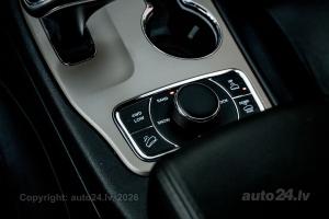 Balts Jeep Grand Cherokee 2015 Pērnava, ar dzinēja tilpumu 3.00 L un nobraukumu 223 tūkst. km par 16490 €, foto 22 vietnē AUTOMOTO.COM.LV