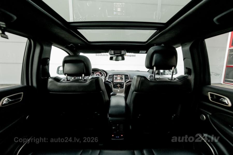 Balts Jeep Grand Cherokee 2015 Pērnava, ar dzinēja tilpumu 3.00 L un nobraukumu 223 tūkst. km par 16490 €, foto 24 vietnē AUTOMOTO.COM.LV
