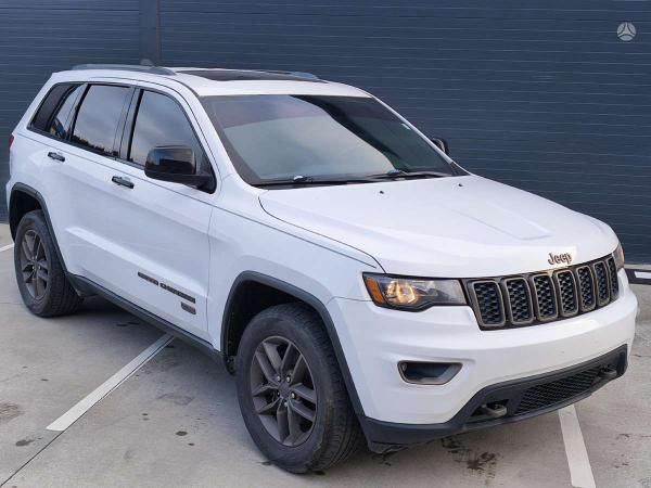 Balts Jeep Grand Cherokee 2016 Klaipėda, ar dzinēja tilpumu 3.60 L un nobraukumu 218 tūkst. km par 12200 €, foto 4 vietnē AUTOMOTO.COM.LV