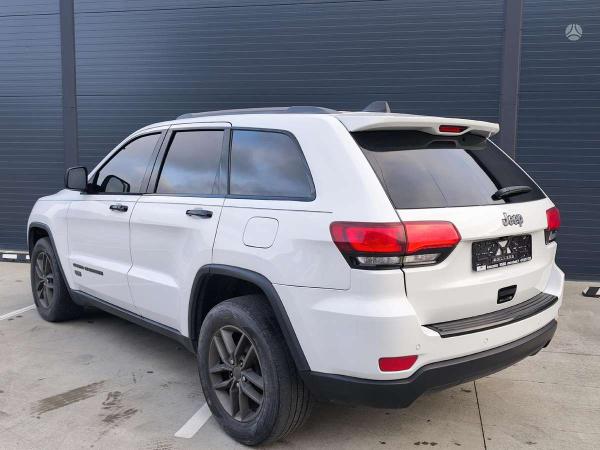 Balts Jeep Grand Cherokee 2016 Klaipėda, ar dzinēja tilpumu 3.60 L un nobraukumu 218 tūkst. km par 12200 €, foto 5 vietnē AUTOMOTO.COM.LV