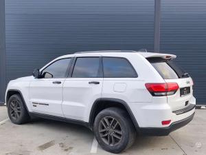 White Jeep Grand Cherokee 2016 in Klaipeda, with an engine capacity of 3.60 L and mileage of 218 thousand km for 12200 €, photo 7 on AUTOMOTO.COM.LV