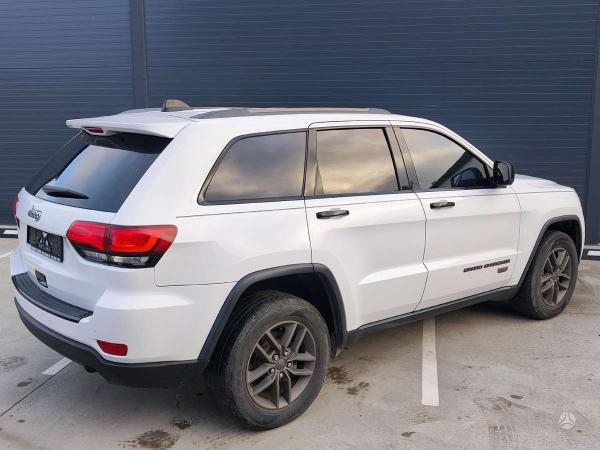 Balts Jeep Grand Cherokee 2016 Klaipėda, ar dzinēja tilpumu 3.60 L un nobraukumu 218 tūkst. km par 12200 €, foto 8 vietnē AUTOMOTO.COM.LV