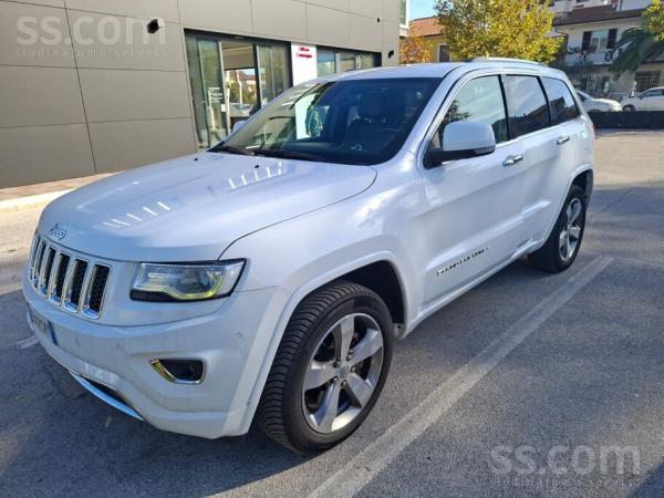 White Jeep Grand Cherokee 2016 in Riga, with an engine capacity of 3.00 L and mileage of 0 thousand km for 15770 €, photo 1 on AUTOMOTO.COM.LV