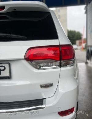 White Jeep Grand Cherokee 2016 in Tallinn, with an engine capacity of 3.00 L and mileage of 175 thousand km for 17700 €, photo 9 on AUTOMOTO.COM.LV