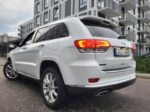 White Jeep Grand Cherokee 2016 in Vilnius, with an engine capacity of 3.00 L and mileage of 119 thousand km for 14990 €, photo 5 on AUTOMOTO.COM.LV