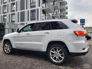 White Jeep Grand Cherokee 2016 in Vilnius, with an engine capacity of 3.00 L and mileage of 119 thousand km for 14990 €, photo 12 on AUTOMOTO.COM.LV