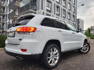 White Jeep Grand Cherokee 2016 in Vilnius, with an engine capacity of 3.00 L and mileage of 119 thousand km for 14990 €, photo 15 on AUTOMOTO.COM.LV