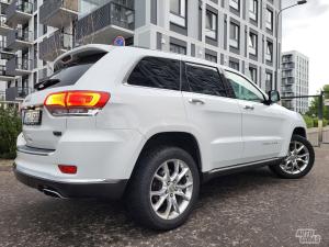 White Jeep Grand Cherokee 2016 in Vilnius, with an engine capacity of 3.00 L and mileage of 119 thousand km for 14990 €, photo 16 on AUTOMOTO.COM.LV