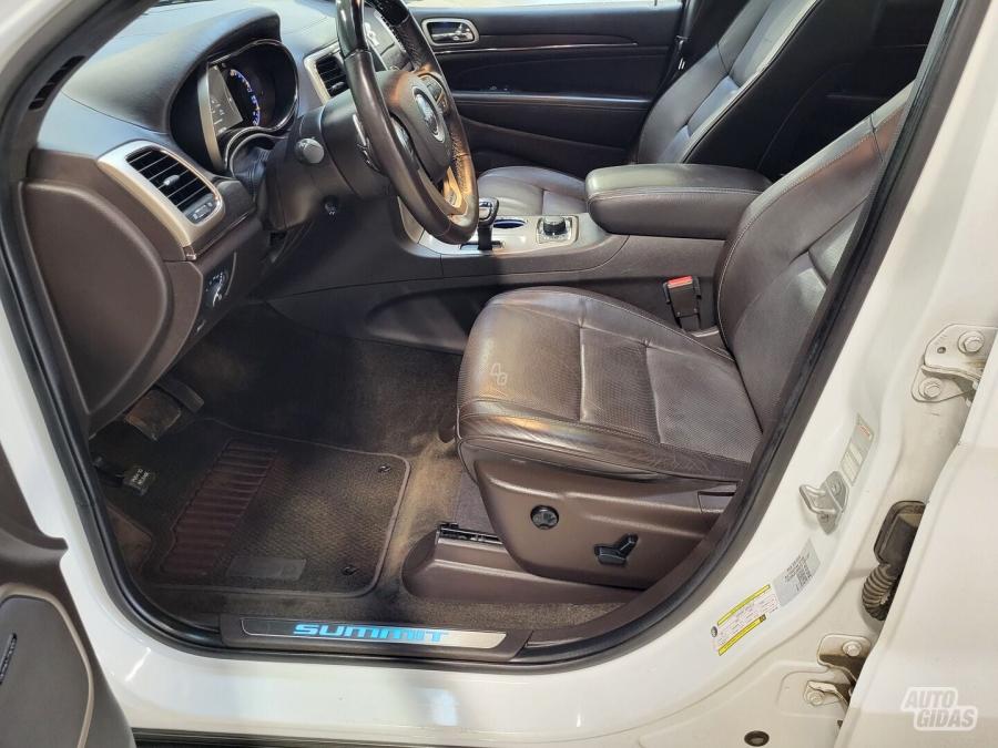 White Jeep Grand Cherokee 2016 in Vilnius, with an engine capacity of 3.00 L and mileage of 119 thousand km for 14990 €, photo 22 on AUTOMOTO.COM.LV
