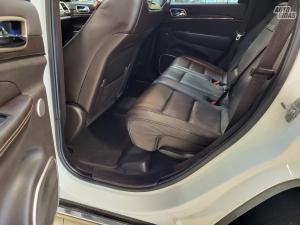 White Jeep Grand Cherokee 2016 in Vilnius, with an engine capacity of 3.00 L and mileage of 119 thousand km for 14990 €, photo 25 on AUTOMOTO.COM.LV