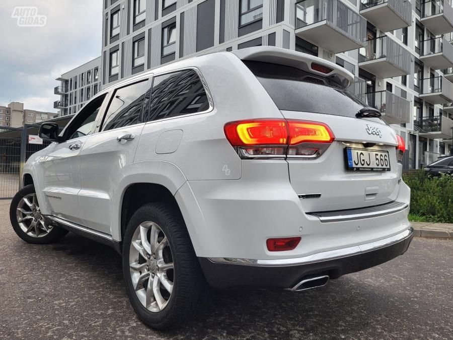 White Jeep Grand Cherokee 2016 in Vilnius, with an engine capacity of 3.00 L and mileage of 119 thousand km for 14990 €, photo 5 on AUTOMOTO.COM.LV