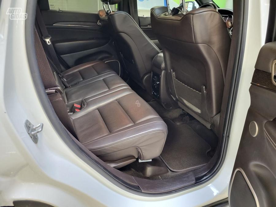 White Jeep Grand Cherokee 2016 in Vilnius, with an engine capacity of 3.00 L and mileage of 119 thousand km for 14990 €, photo 24 on AUTOMOTO.COM.LV