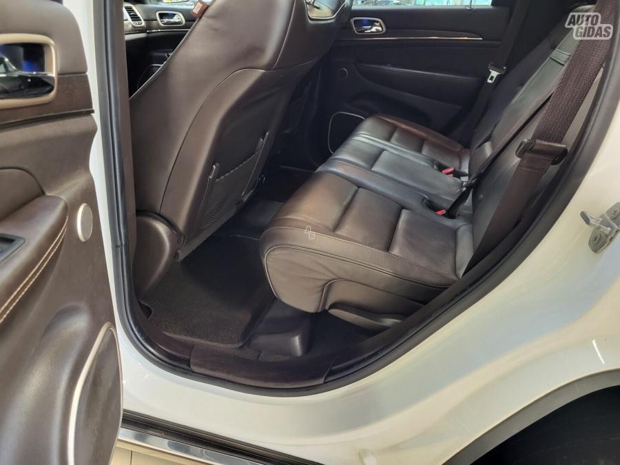White Jeep Grand Cherokee 2016 in Vilnius, with an engine capacity of 3.00 L and mileage of 119 thousand km for 14990 €, photo 25 on AUTOMOTO.COM.LV