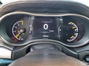 White Jeep Grand Cherokee 2016 in Vilnius, with an engine capacity of 3.00 L and mileage of 119 thousand km for 14990 €, photo 29 on AUTOMOTO.COM.LV