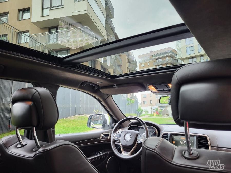 White Jeep Grand Cherokee 2016 in Vilnius, with an engine capacity of 3.00 L and mileage of 119 thousand km for 14990 €, photo 36 on AUTOMOTO.COM.LV