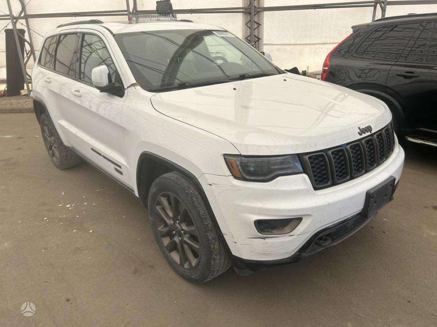White Jeep Grand Cherokee 2016 in Siauliai, with an engine capacity of 3.60 L and mileage of 276 thousand km for 11555 €, photo 1 on AUTOMOTO.COM.LV