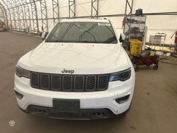 White Jeep Grand Cherokee 2016 in Siauliai, with an engine capacity of 3.60 L and mileage of 276 thousand km for 11555 €, photo 2 on AUTOMOTO.COM.LV