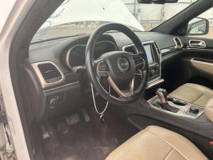 White Jeep Grand Cherokee 2016 in Siauliai, with an engine capacity of 3.60 L and mileage of 276 thousand km for 11555 €, photo 13 on AUTOMOTO.COM.LV