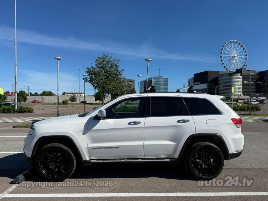 White Jeep Grand Cherokee 2016 in Tallinn, with an engine capacity of 3.00 L and mileage of 0 thousand km for 15000 €, photo 3 on AUTOMOTO.COM.LV