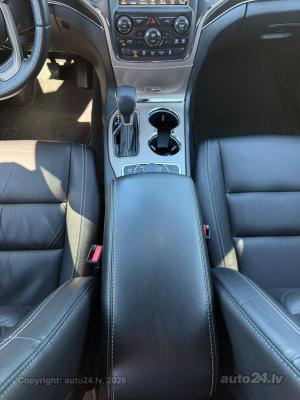 White Jeep Grand Cherokee 2016 in Tallinn, with an engine capacity of 3.00 L and mileage of 0 thousand km for 15000 €, photo 7 on AUTOMOTO.COM.LV