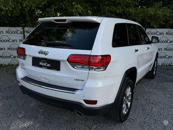 White Jeep Grand Cherokee 2016 in Vilnius, with an engine capacity of 3.60 L and mileage of 235 thousand km for 14700 €, photo 6 on AUTOMOTO.COM.LV