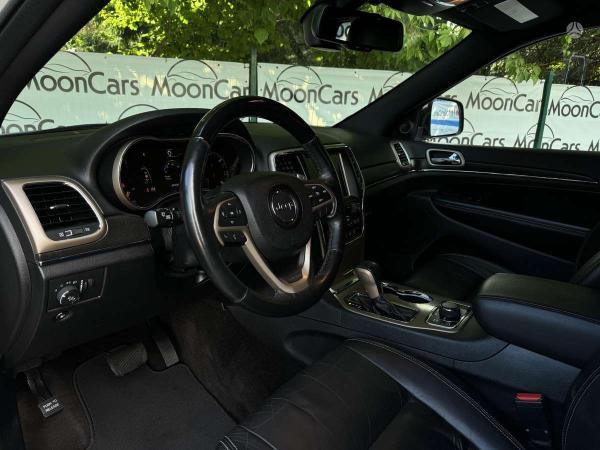 White Jeep Grand Cherokee 2016 in Vilnius, with an engine capacity of 3.60 L and mileage of 235 thousand km for 14700 €, photo 9 on AUTOMOTO.COM.LV