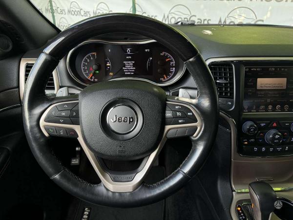 White Jeep Grand Cherokee 2016 in Vilnius, with an engine capacity of 3.60 L and mileage of 235 thousand km for 14700 €, photo 10 on AUTOMOTO.COM.LV