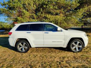 White Jeep Grand Cherokee 2016 in Parnu, with an engine capacity of 3.00 L and mileage of 284 thousand km for 18500 €, photo 5 on AUTOMOTO.COM.LV