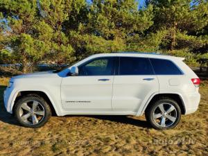 White Jeep Grand Cherokee 2016 in Parnu, with an engine capacity of 3.00 L and mileage of 284 thousand km for 18500 €, photo 6 on AUTOMOTO.COM.LV