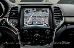 White Jeep Grand Cherokee 2016 in Parnu, with an engine capacity of 3.00 L and mileage of 284 thousand km for 18500 €, photo 8 on AUTOMOTO.COM.LV
