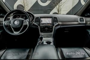 White Jeep Grand Cherokee 2016 in Parnu, with an engine capacity of 3.00 L and mileage of 284 thousand km for 18500 €, photo 11 on AUTOMOTO.COM.LV