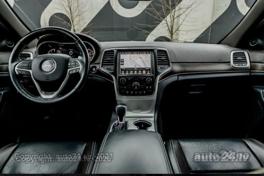 White Jeep Grand Cherokee 2016 in Parnu, with an engine capacity of 3.00 L and mileage of 284 thousand km for 18500 €, photo 11 on AUTOMOTO.COM.LV