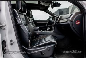 White Jeep Grand Cherokee 2016 in Parnu, with an engine capacity of 3.00 L and mileage of 284 thousand km for 18500 €, photo 12 on AUTOMOTO.COM.LV