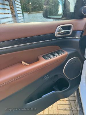 Balts Jeep Grand Cherokee 2016 Tallina, ar dzinēja tilpumu 3.00 L un nobraukumu 183 tūkst. km par 17900 €, foto 9 vietnē AUTOMOTO.COM.LV