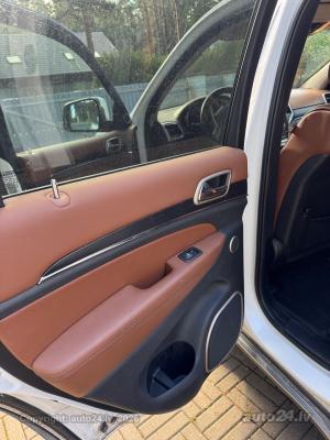Balts Jeep Grand Cherokee 2016 Tallina, ar dzinēja tilpumu 3.00 L un nobraukumu 183 tūkst. km par 17900 €, foto 10 vietnē AUTOMOTO.COM.LV