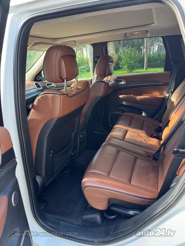 Jeep Grand Cherokee 2016 in Tallinn on AUTOMOTO.COM.LV White Jeep Grand Cherokee 2016 in Tallinn, with an engine capacity of 3.00 L and mileage of 183 thousand km for 17900 €, photo 11 on AUTOMOTO.COM.LV