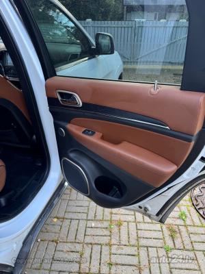 Balts Jeep Grand Cherokee 2016 Tallina, ar dzinēja tilpumu 3.00 L un nobraukumu 183 tūkst. km par 17900 €, foto 13 vietnē AUTOMOTO.COM.LV
