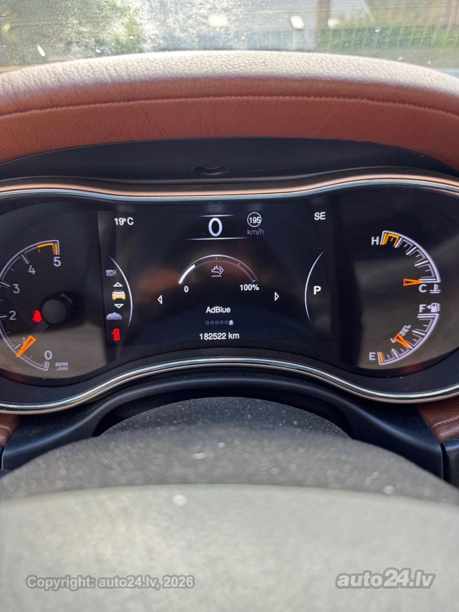 Balts Jeep Grand Cherokee 2016 Tallina, ar dzinēja tilpumu 3.00 L un nobraukumu 183 tūkst. km par 17900 €, foto 25 vietnē AUTOMOTO.COM.LV