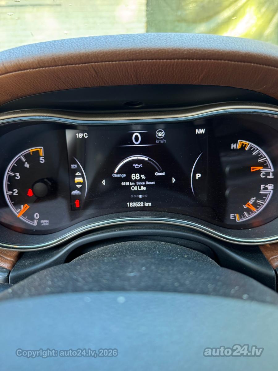 Balts Jeep Grand Cherokee 2016 Tallina, ar dzinēja tilpumu 3.00 L un nobraukumu 183 tūkst. km par 17900 €, foto 28 vietnē AUTOMOTO.COM.LV