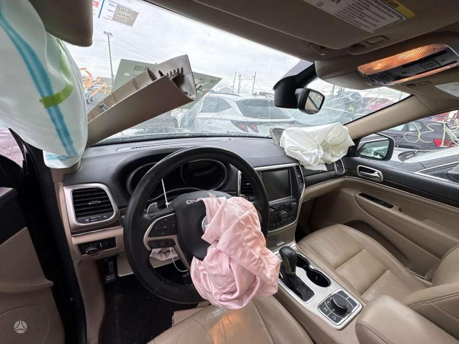 Balts Jeep Grand Cherokee 2016 Klaipėda, ar dzinēja tilpumu 3.60 L un nobraukumu 180 tūkst. km par 7500 €, foto 18 vietnē AUTOMOTO.COM.LV